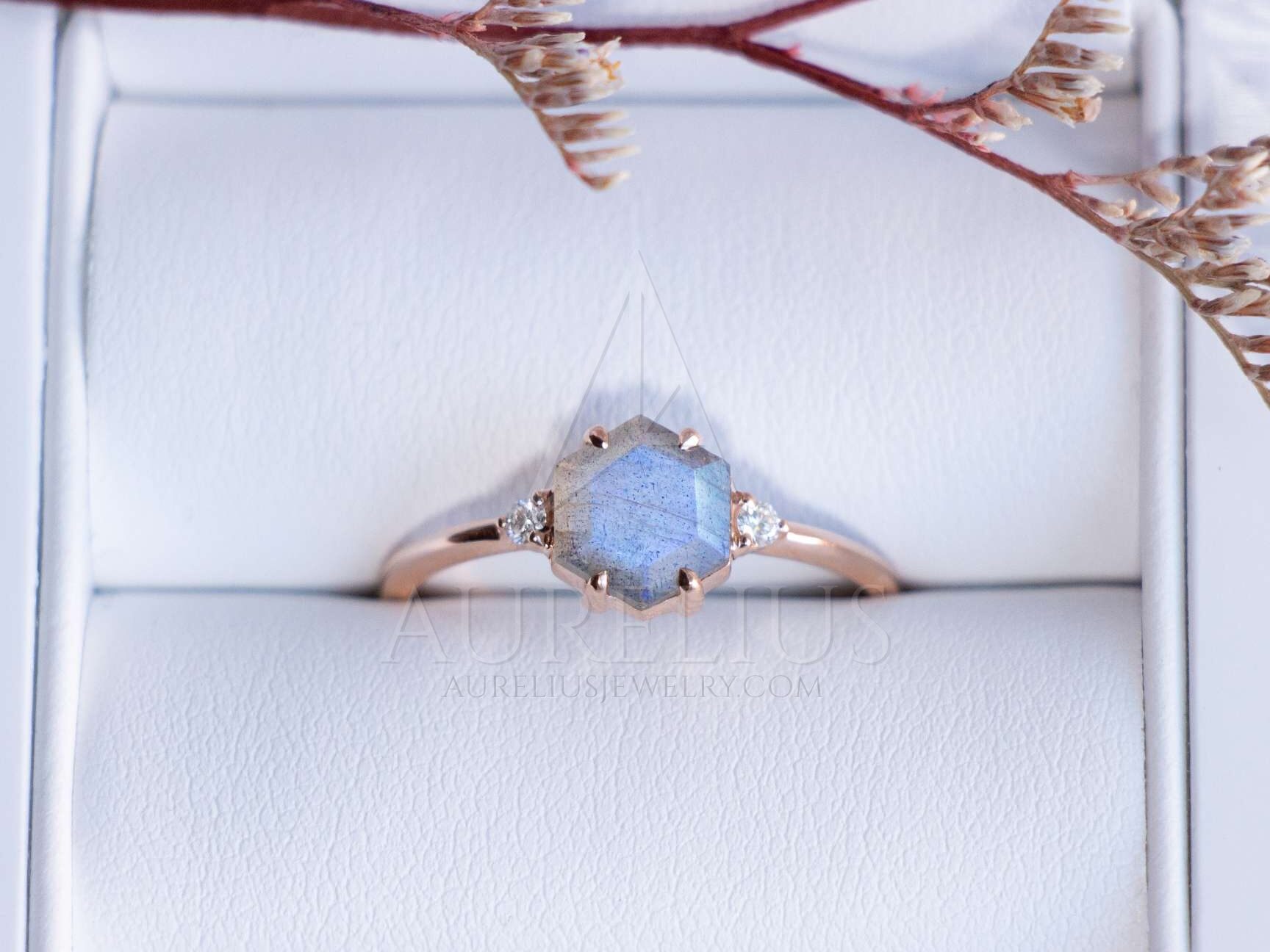La Geometría En El Diseño De Joyas Y Accesorios